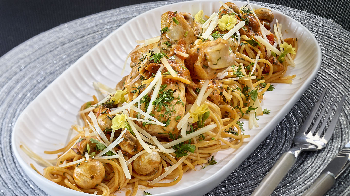 Copănele de pui și spaghete în sos de roșii | Transavia